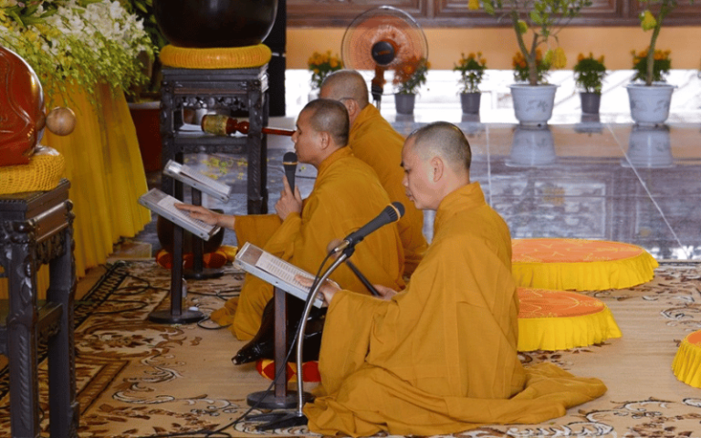 Cách gõ chuông mõ tụng kinh đúng cách cho người mới bắt đầu